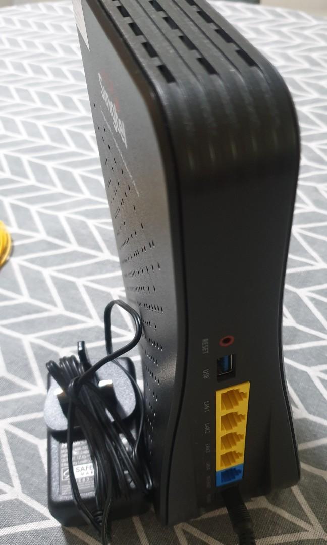 SingTel Branded WiFi Network Routers + StarHub Modem & Huawei Router ...