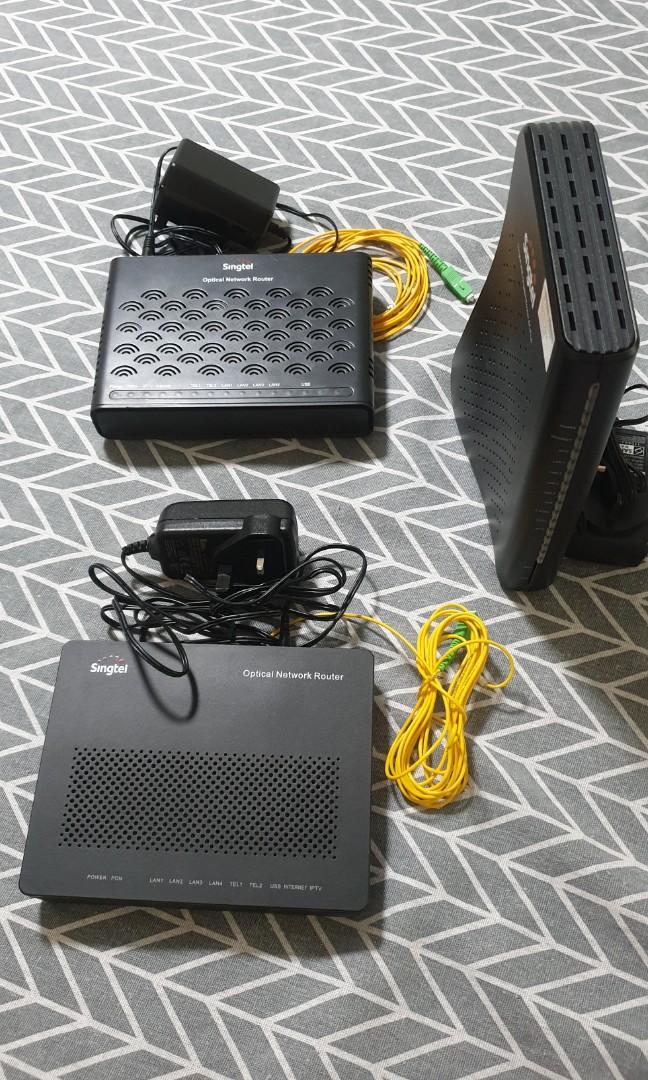 SingTel Branded WiFi Network Routers + StarHub Modem & Huawei Router ...