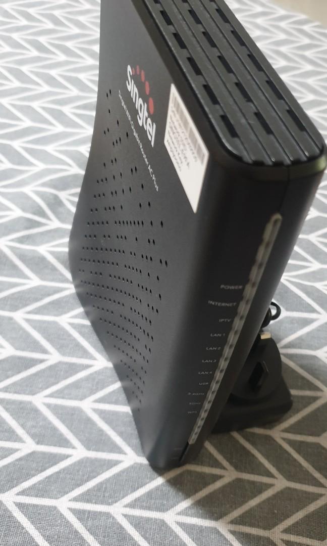 SingTel Branded WiFi Network Routers + StarHub Modem & Huawei Router ...
