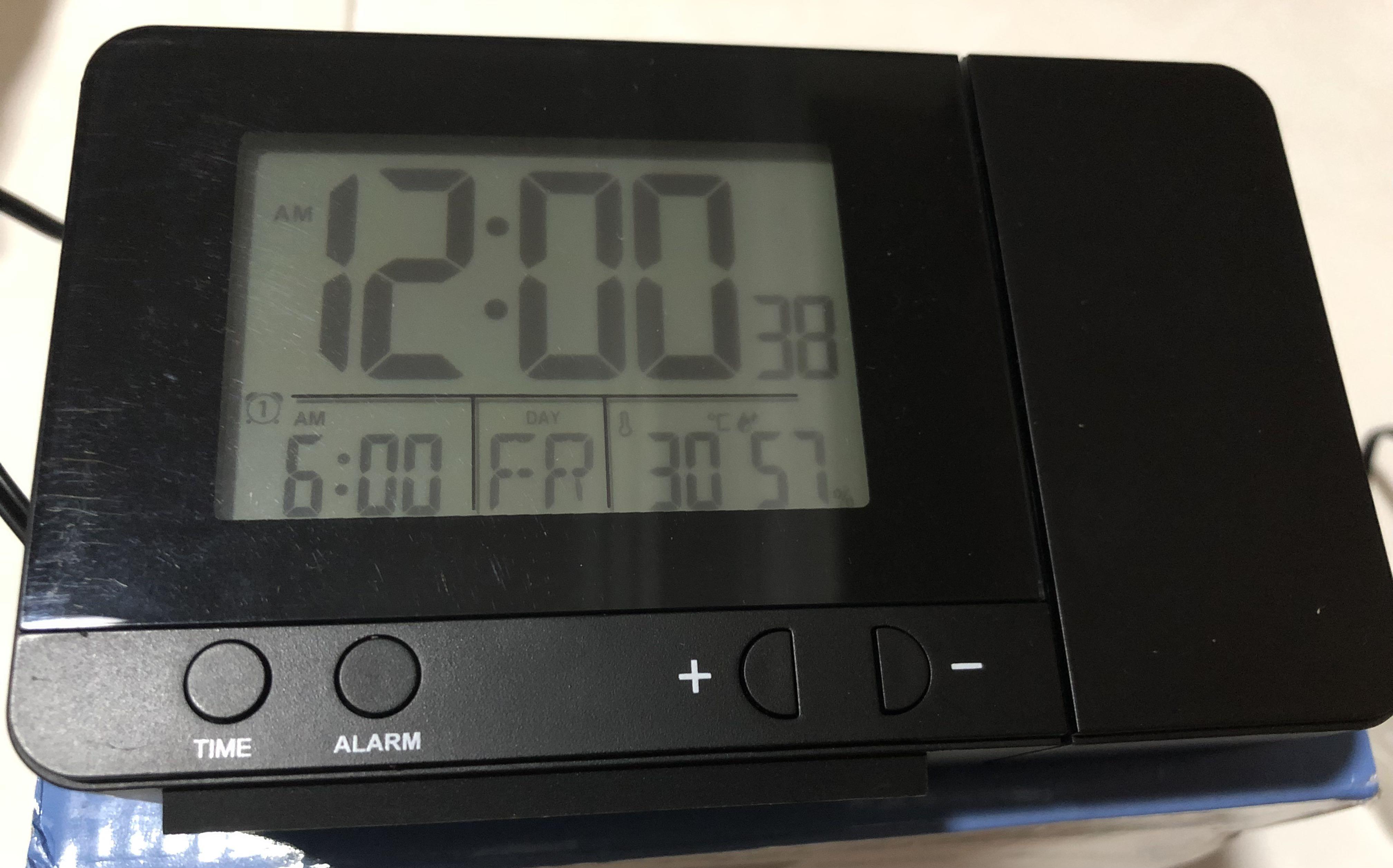 Think Gizmos Projection Clock with Temperature Display, Furniture ...