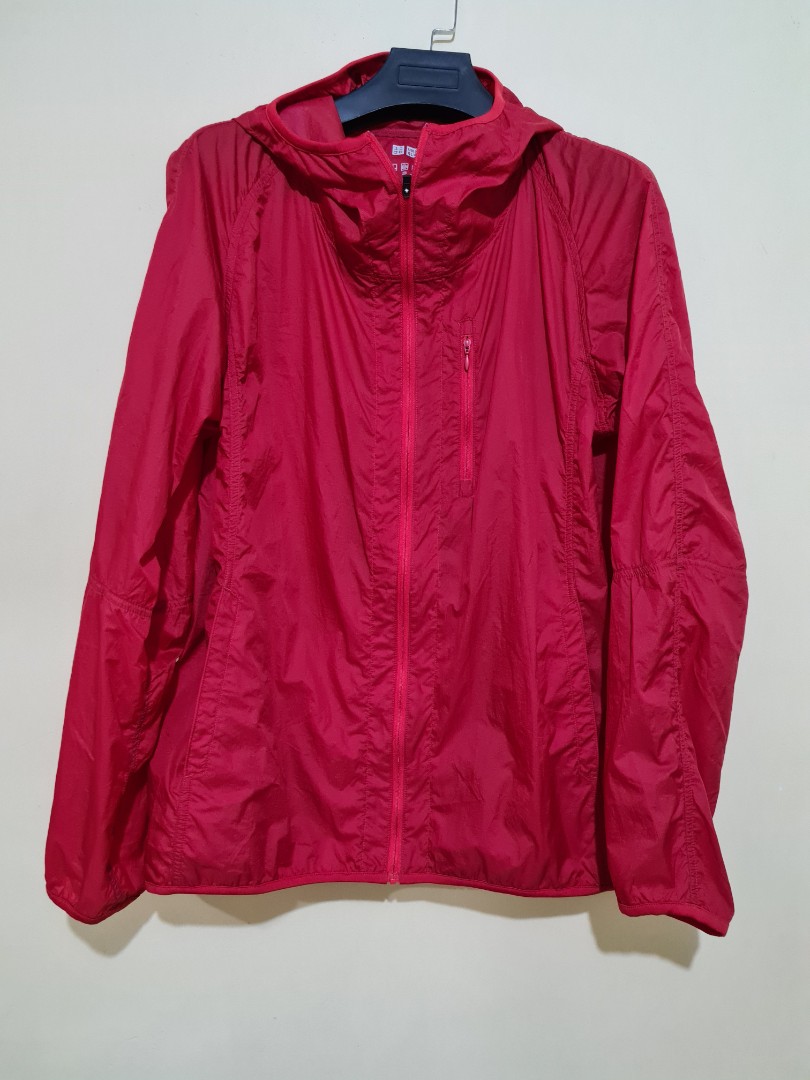 UNIQLO PACKABLE RAIN JACKET, Men's Fashion, Coats, Jackets and ...
