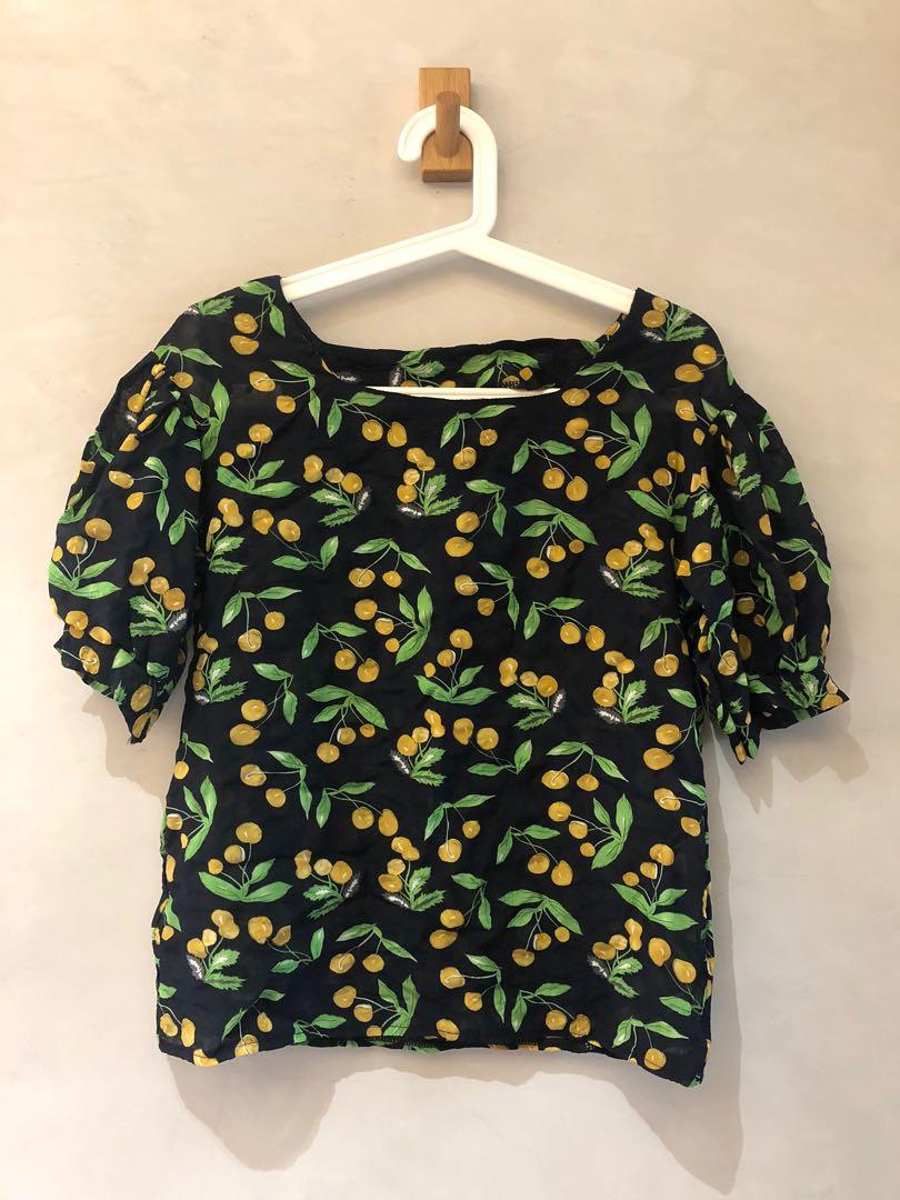 Printed puff sleeve top, Women's Fashion, Tops, Blouses on Carousell