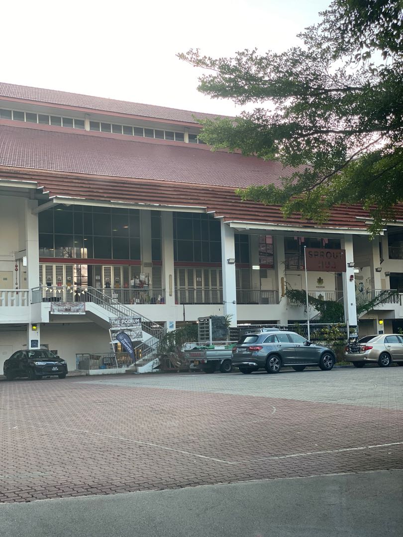 13 jul 6-8pm Badminton court at Sprout hub, Sports Equipment, Sports ...