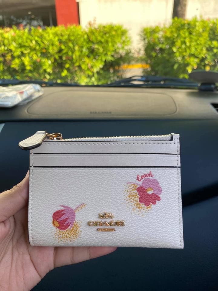 Coach skinny id card holder, Women's Fashion, Bags & Wallets, Wallets ...