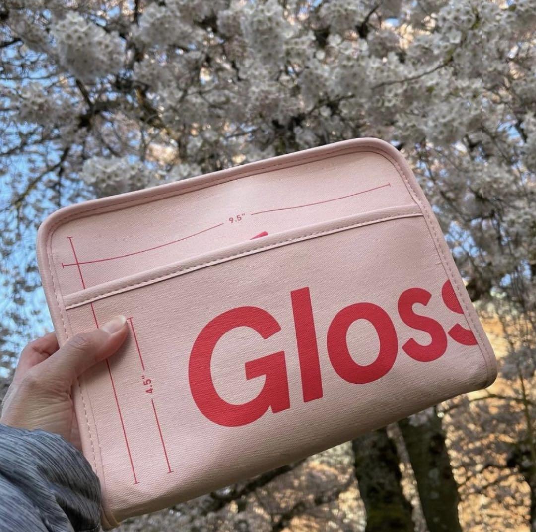 Glossier Beauty Bag, Women's Fashion, Bags & Wallets, Purses & Pouches ...