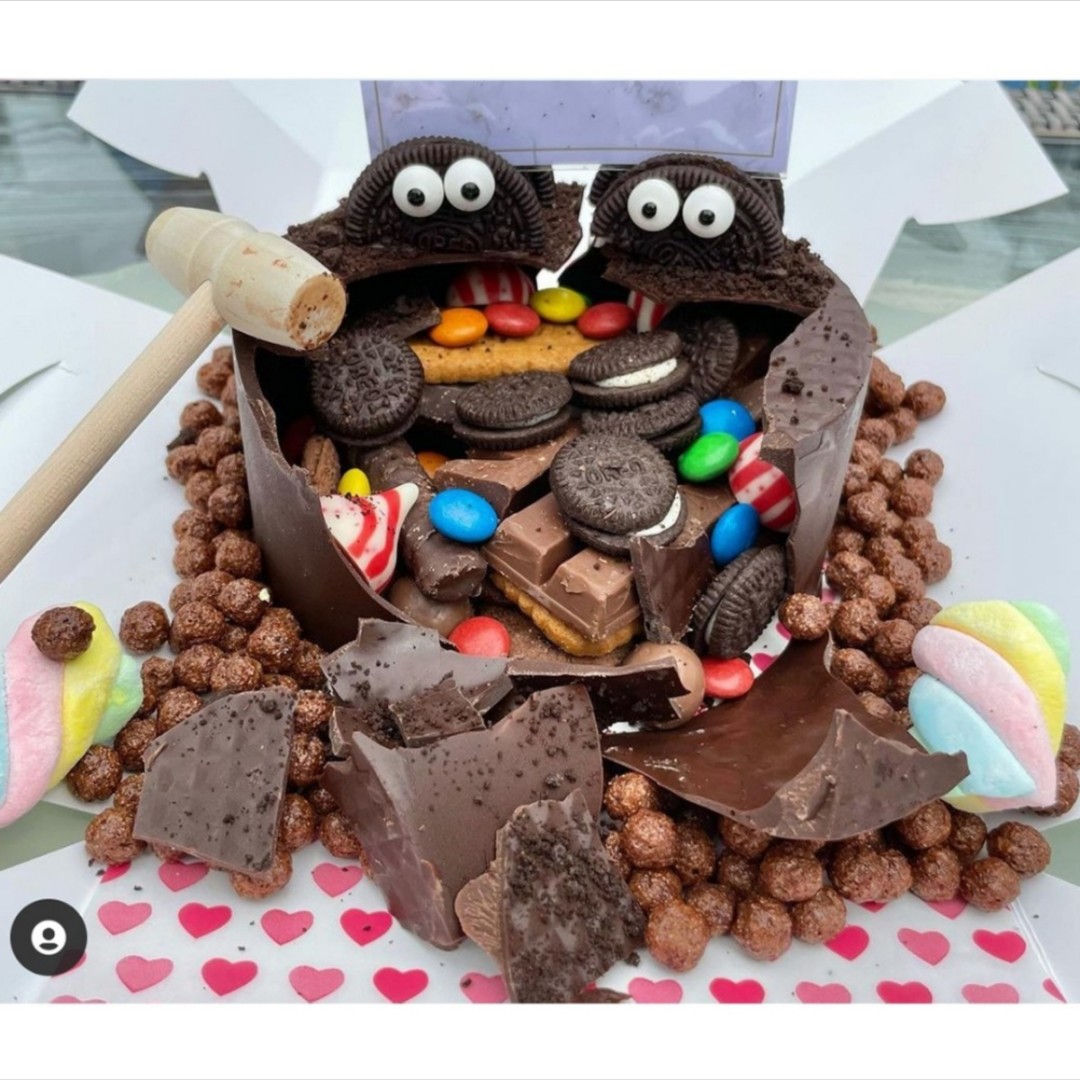 Oreo Monsters Chocolate Smash Pinata Cake, Food & Drinks, Homemade ...