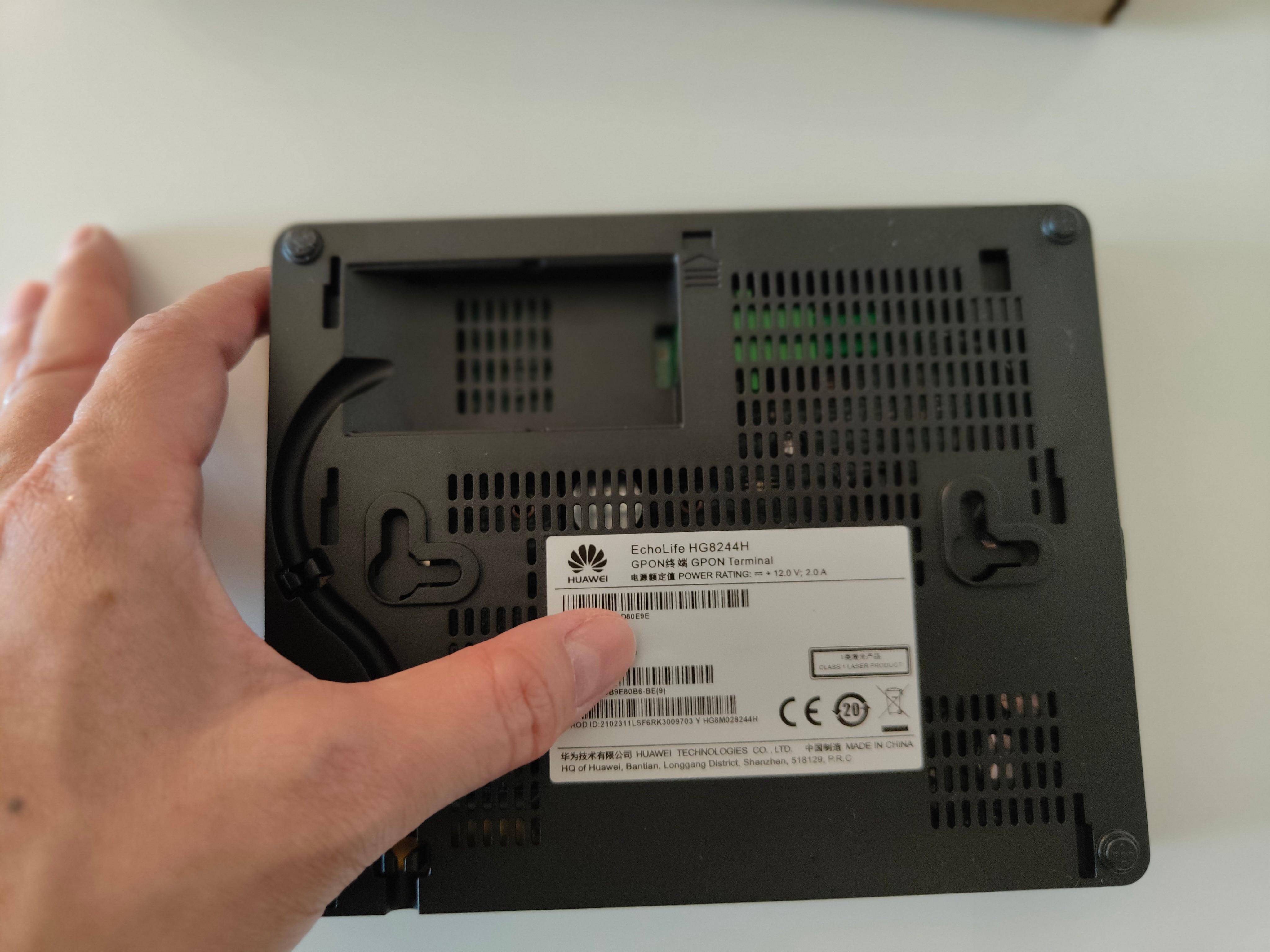 Singtel Optical Network Router and Wifi Gigabit Router (Huawei Echolife ...