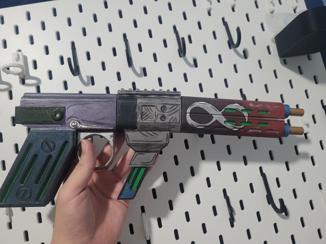 Borderlands infinity pistol with stand, Video Gaming, Gaming ...