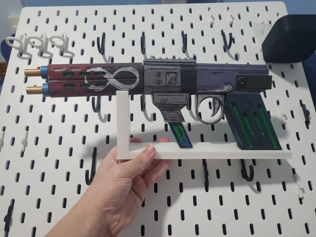 Borderlands infinity pistol with stand, Video Gaming, Gaming ...
