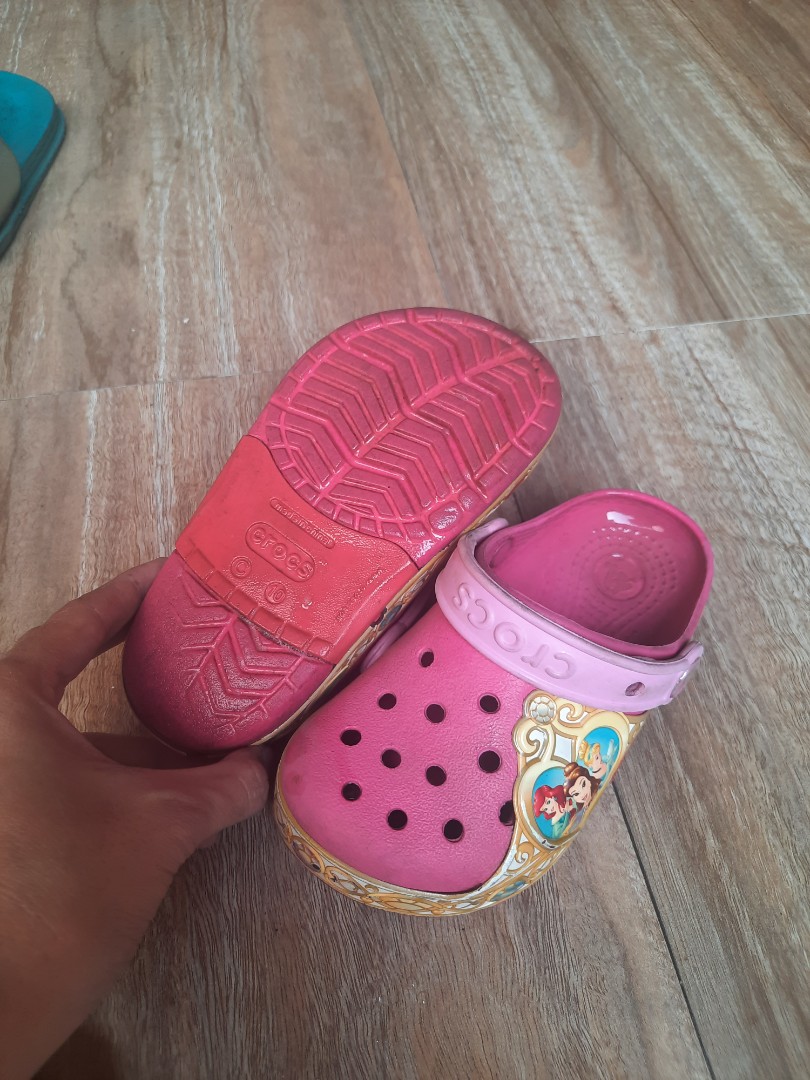 Crocs anak, Bayi & Anak, Baju Anak Perempuan, 1 hingga 3 tahun di Carousell