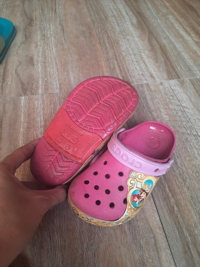 Crocs anak, Bayi & Anak, Baju Anak Perempuan, 1 hingga 3 tahun di Carousell