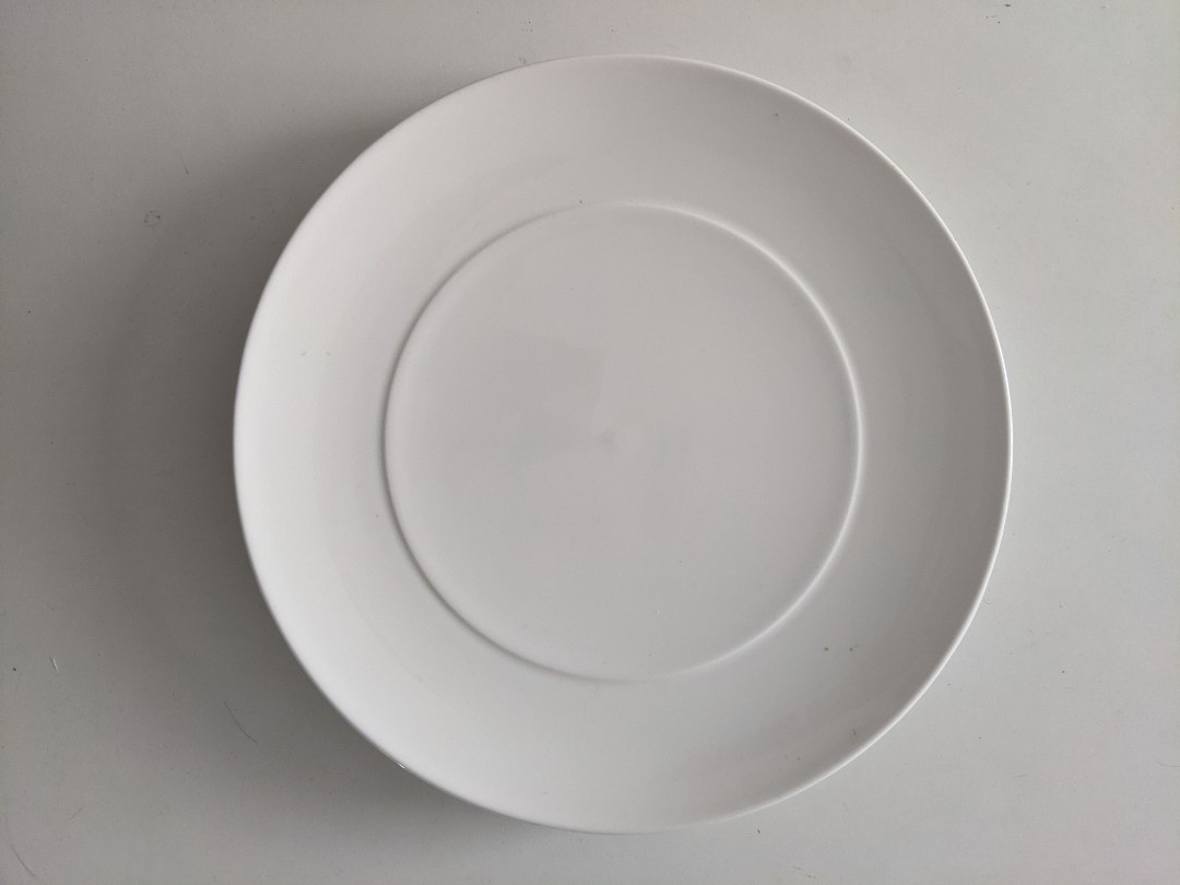 L'hotelier Convex Plates, Furniture & Home Living, Kitchenware ...