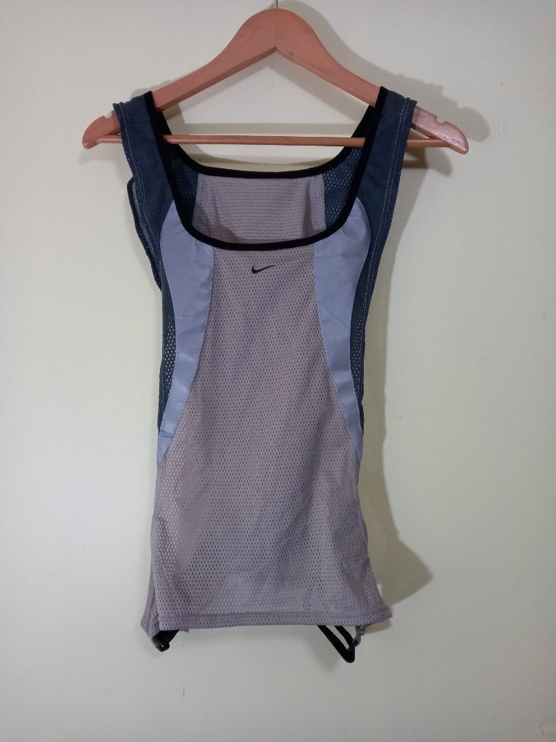 Nike running reflective 3m vest, Men's Fashion, Activewear on Carousell