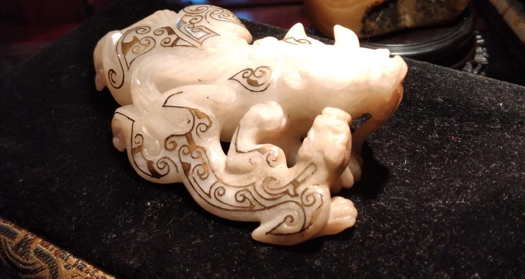 和田玉金鑲玉鎏金鏤雕摆件Old Chinese White Jade Pi Jiu Statue, Hobbies & Toys ...