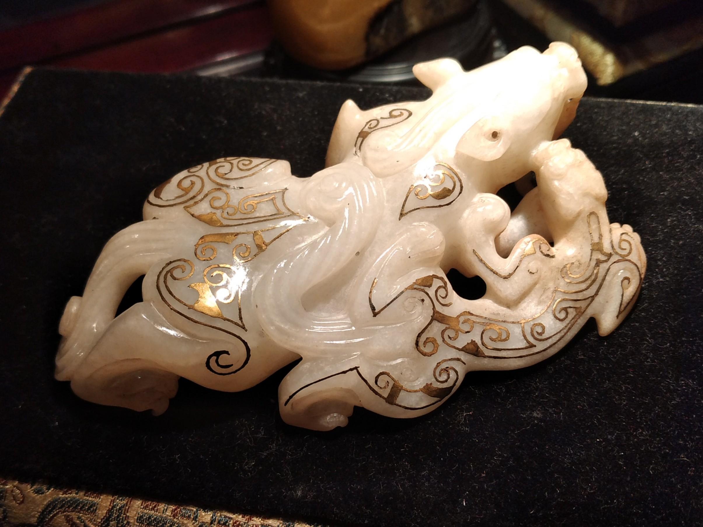 和田玉金鑲玉鎏金鏤雕摆件Old Chinese White Jade Pi Jiu Statue, Hobbies & Toys ...