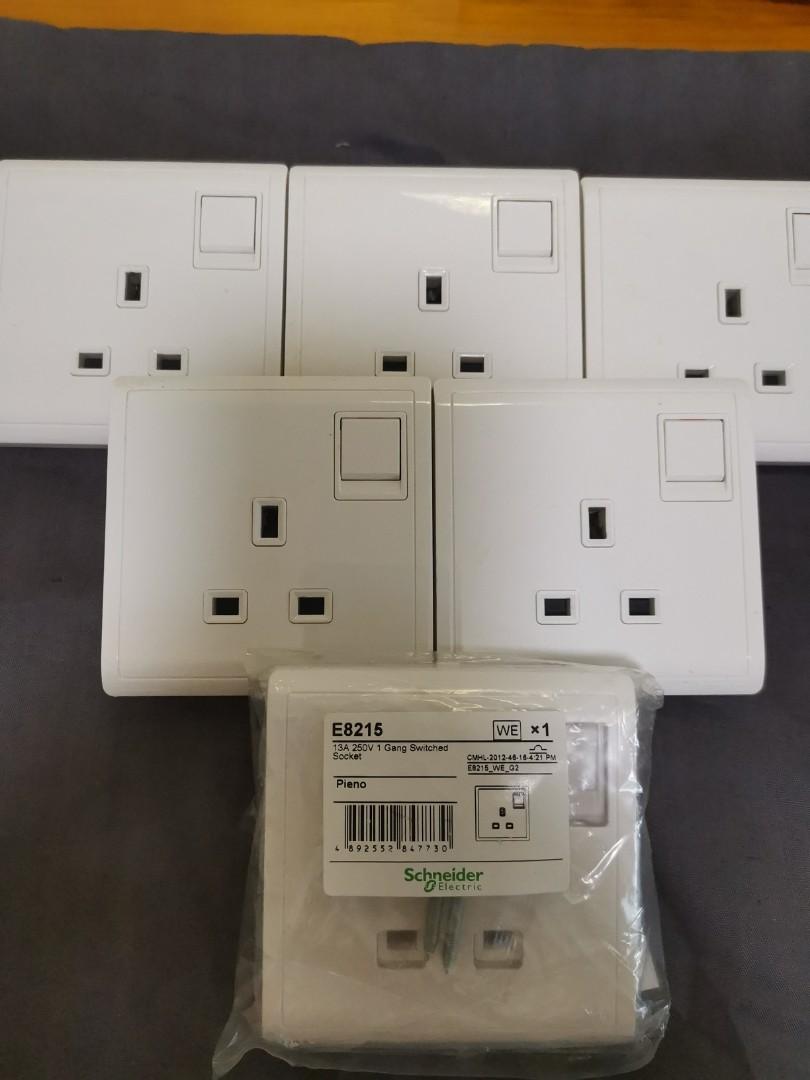 Schneider Electric 13 A 250V 1 Gang Switched Socket (E8215)), TV & Home ...