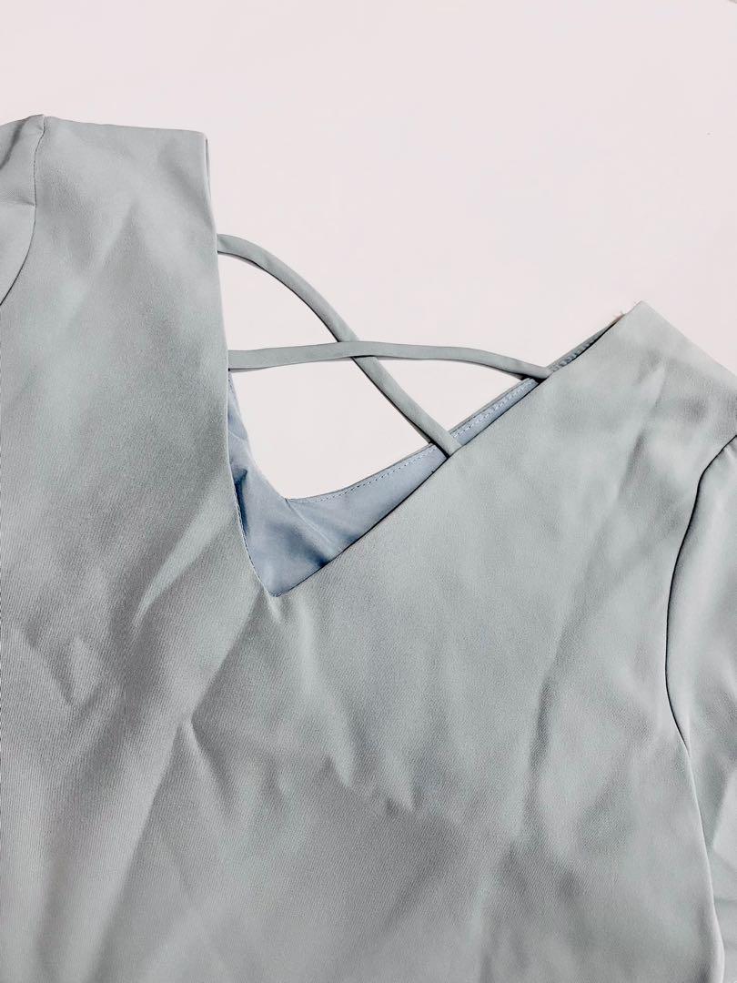 V cut Top THESTAGEWALK, Women's Fashion, Tops, Other Tops on Carousell