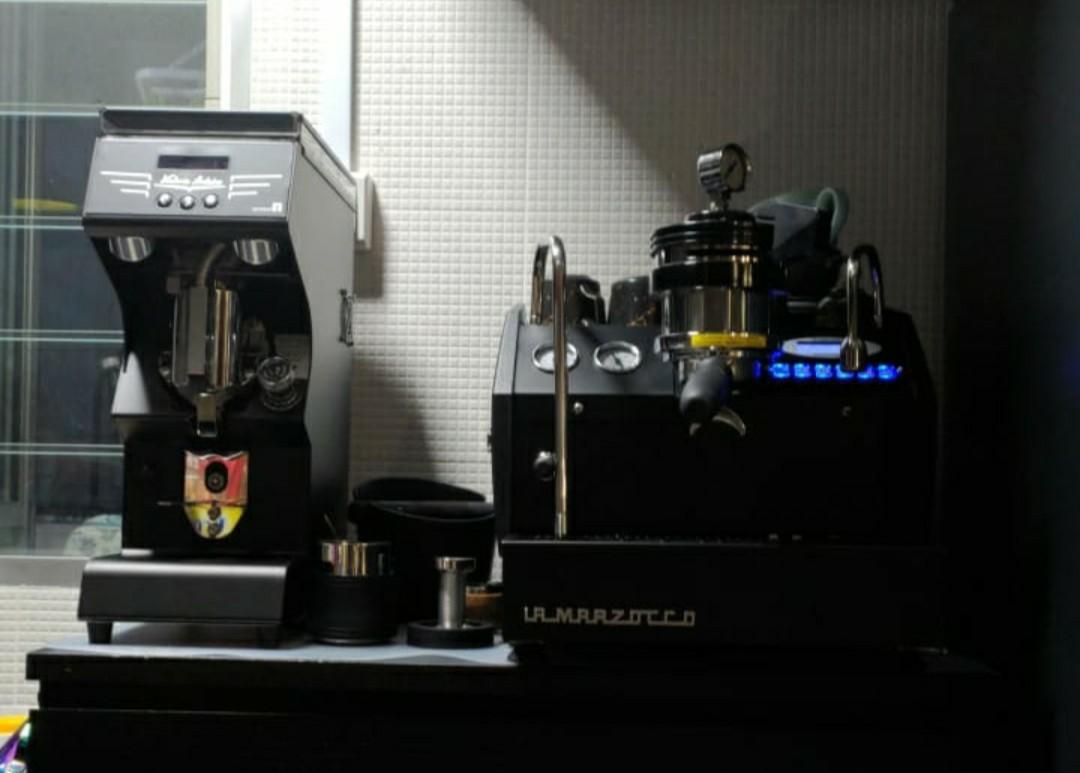 Victoria Arduino Mythos One Grinder, TV & Home Appliances, Kitchen ...