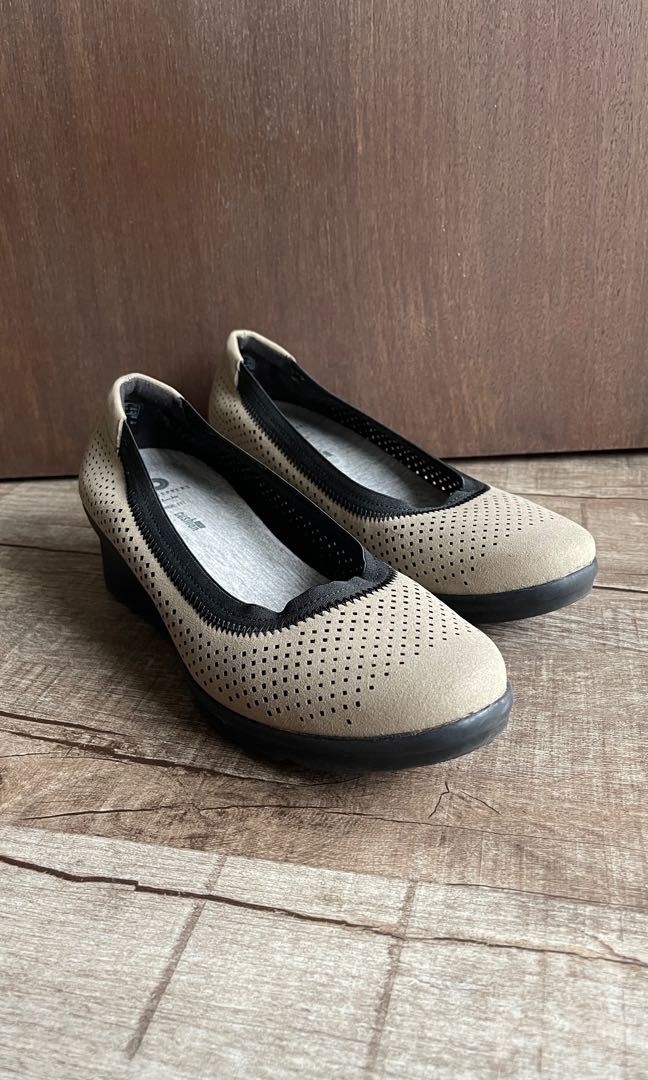 Clarks Cloudstepper Woman Shoes Wedges, Women's Fashion, Footwear ...