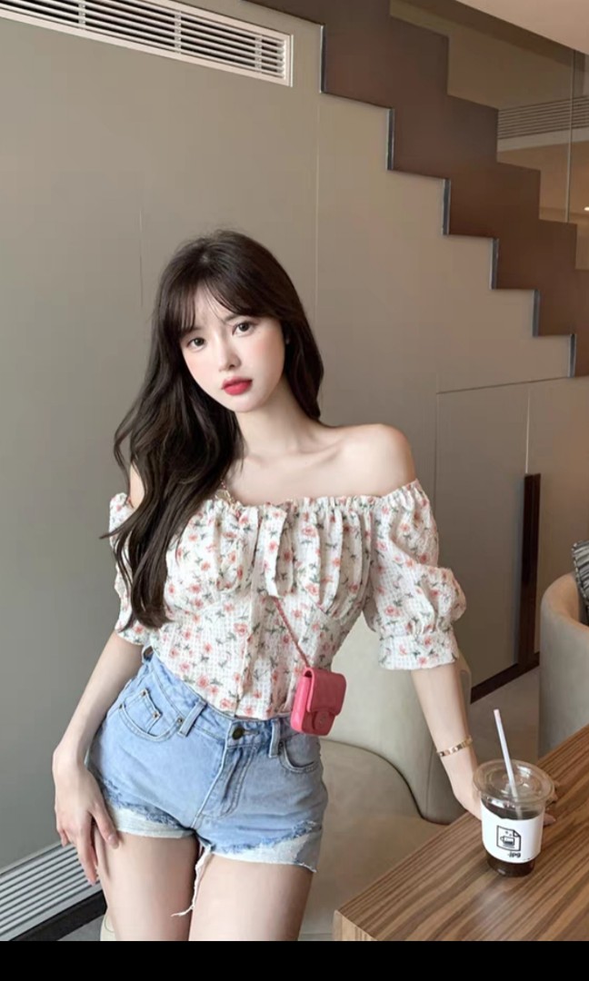 Flower top, Women's Fashion, Tops, Blouses on Carousell