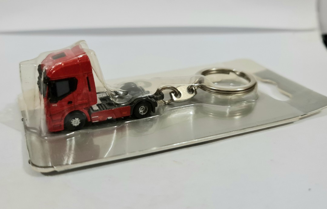 Iveco Stralis 560 Tractors keychain, Hobbies & Toys, Collectibles ...