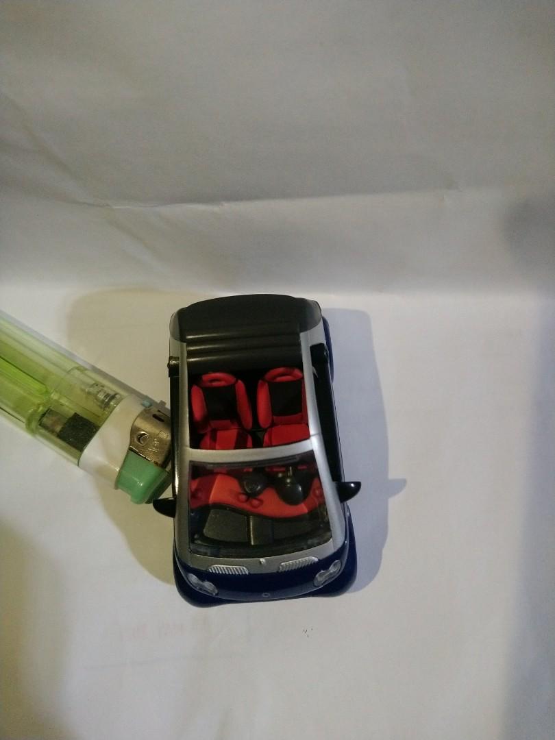 特大Kinder出奇蛋Smart car for two cabrio玩具車模型, 興趣及遊戲, 玩具 & 遊戲類 - Carousell