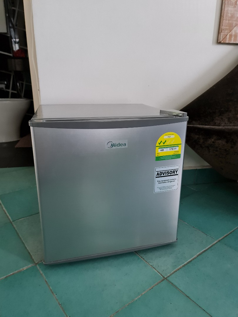 Midea MS-50 mini bar fridge, TV & Home Appliances, Kitchen Appliances ...