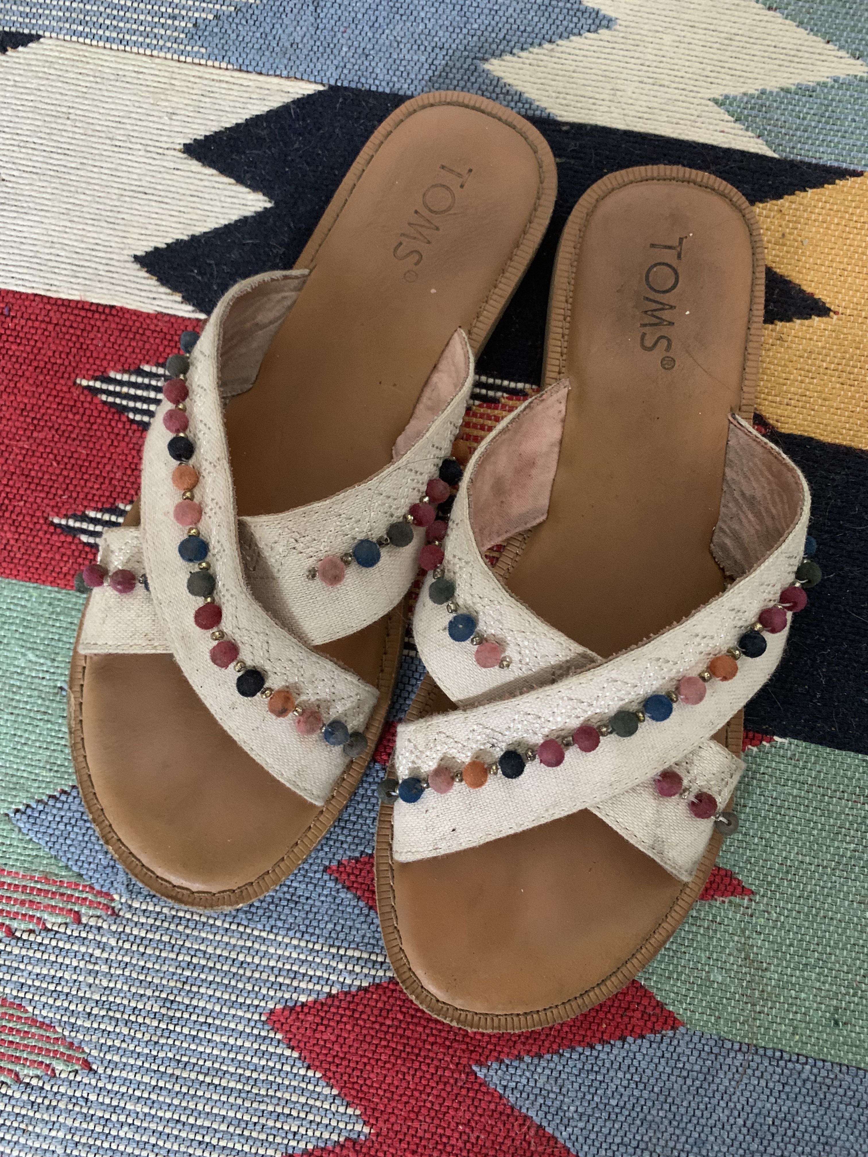 TOMS sandals, Women's Fashion, Footwear, Flats & Sandals on Carousell