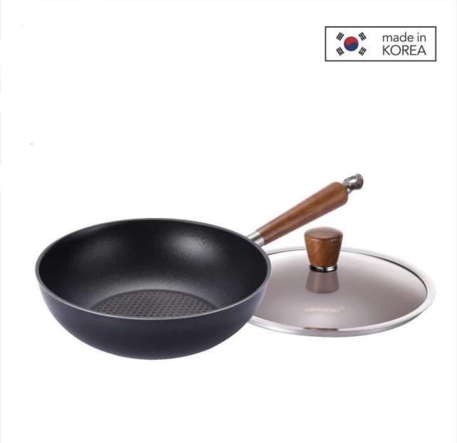 (BNIB) Happycall (MADE IN KOREA) IH Crocodile 28cm Die Cast Wok Pan & Glass Lid, Furniture ...