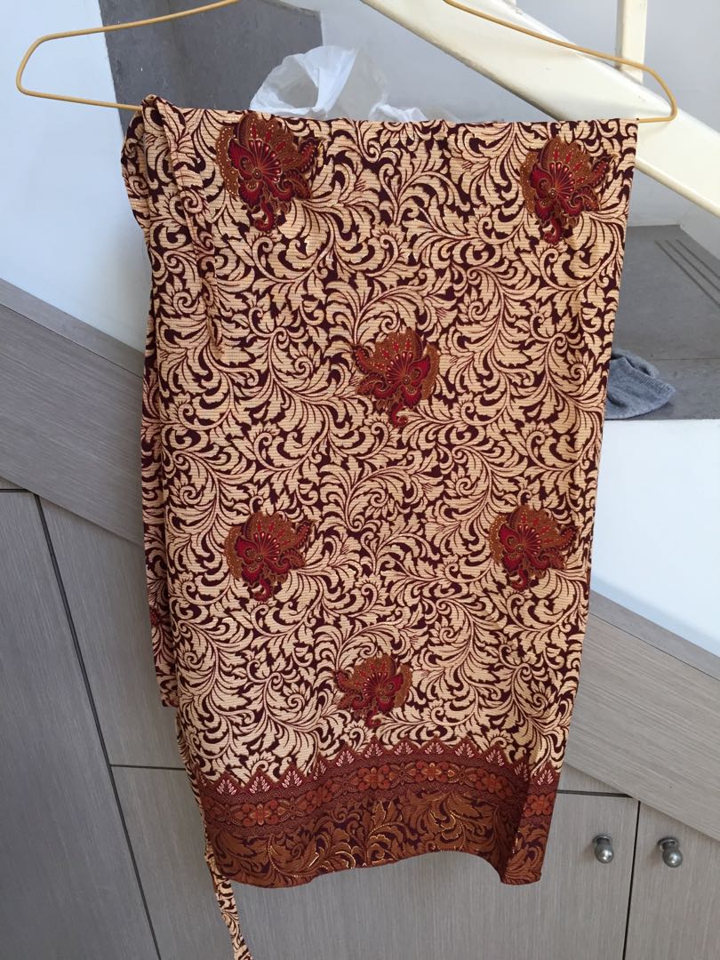 Kain Batik Lilit / sarung, Fesyen Wanita, Muslim Fashion, Bawahan di ...