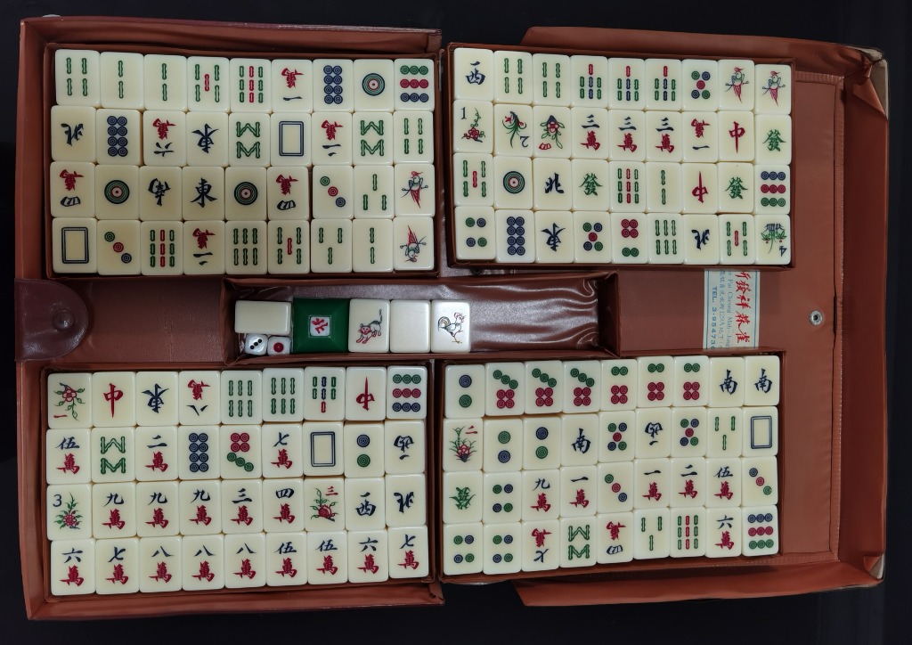 Mahjong with Case, Hobbies & Toys, Toys & Games on Carousell