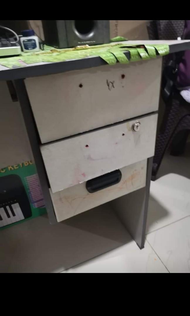 2nd hand computer table, Furniture & Home Living, Office Furniture ...