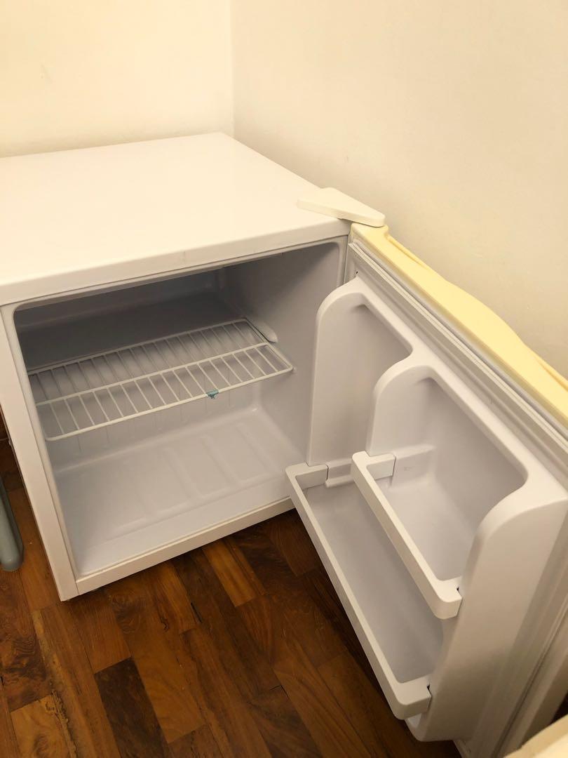 Akira & LG mini fridge, TV & Home Appliances, Kitchen Appliances ...