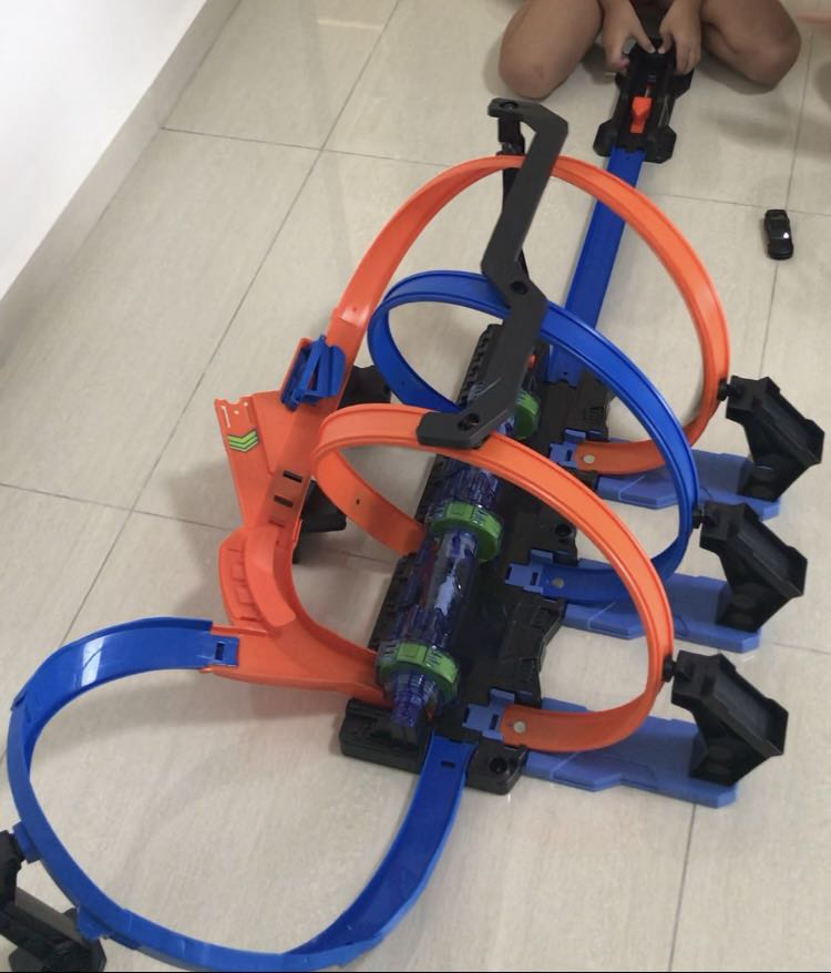 Hot Wheels Corkscrew Crash Track with Motorized Boosters, Hobbies ...