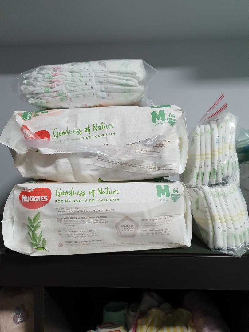 Huggies Size M, Babies & Kids, Bathing & Changing, Diapers & Baby Wipes ...