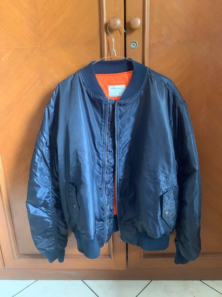 Jacket bomber insigne warna biru, Fesyen Pria, Pakaian , Atasan di ...