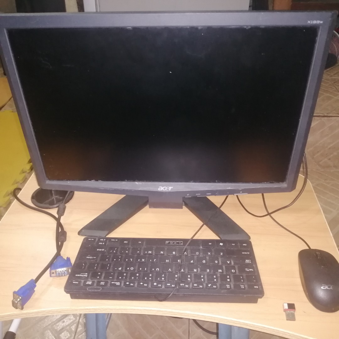 Acer monitor and keyboard with free wifi dangle and vga cable ...