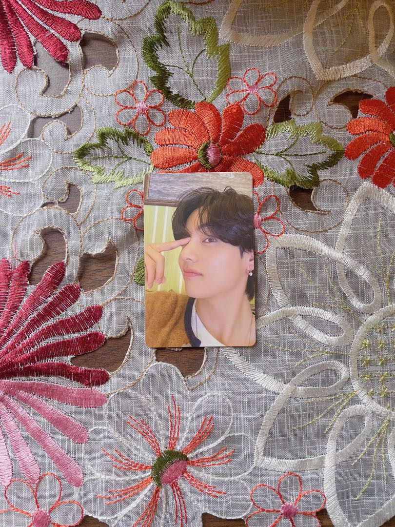 BE Essential — Taehyung PC2, Hobbies & Toys, Memorabilia & Collectibles ...