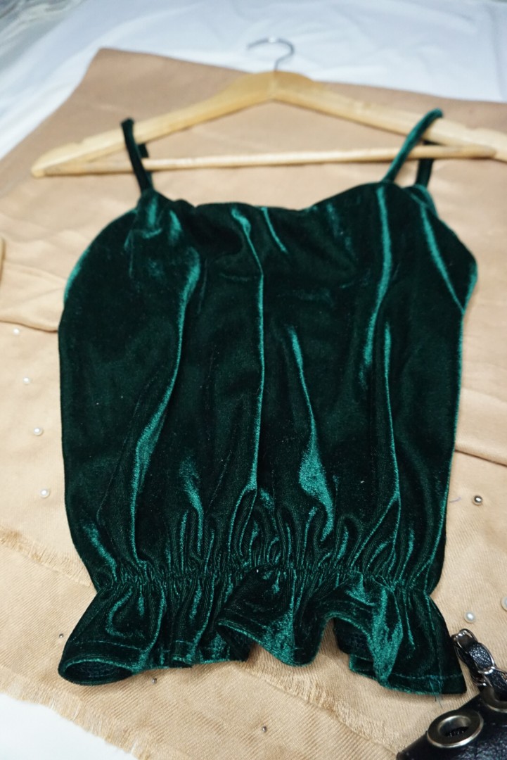 EMERALD GREEN TOP , Women's Fashion, Tops, Sleeveless on Carousell