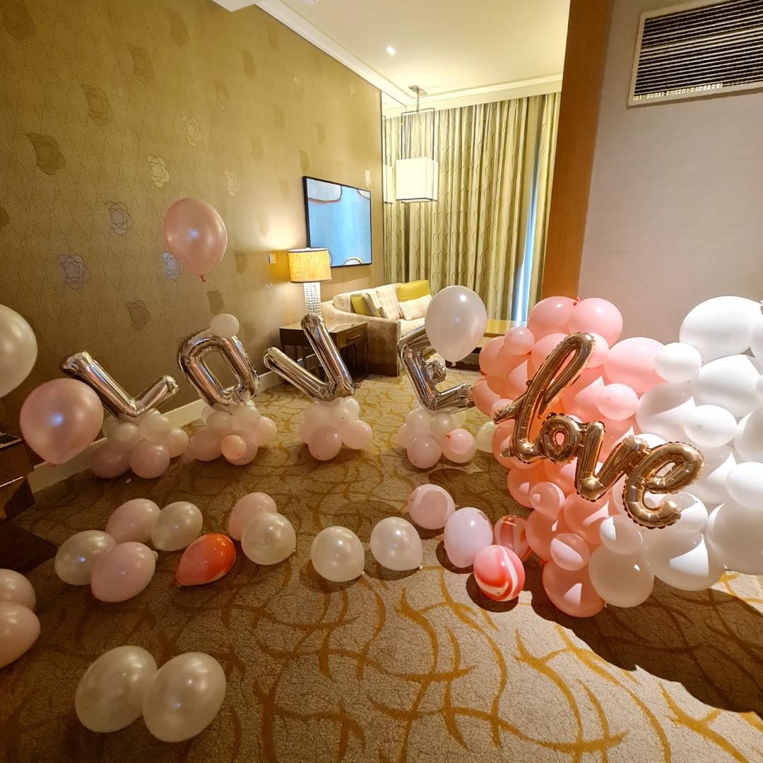 Couple Theme Balloon Setup Hotel Room Decoration for Wedding Proposal ...