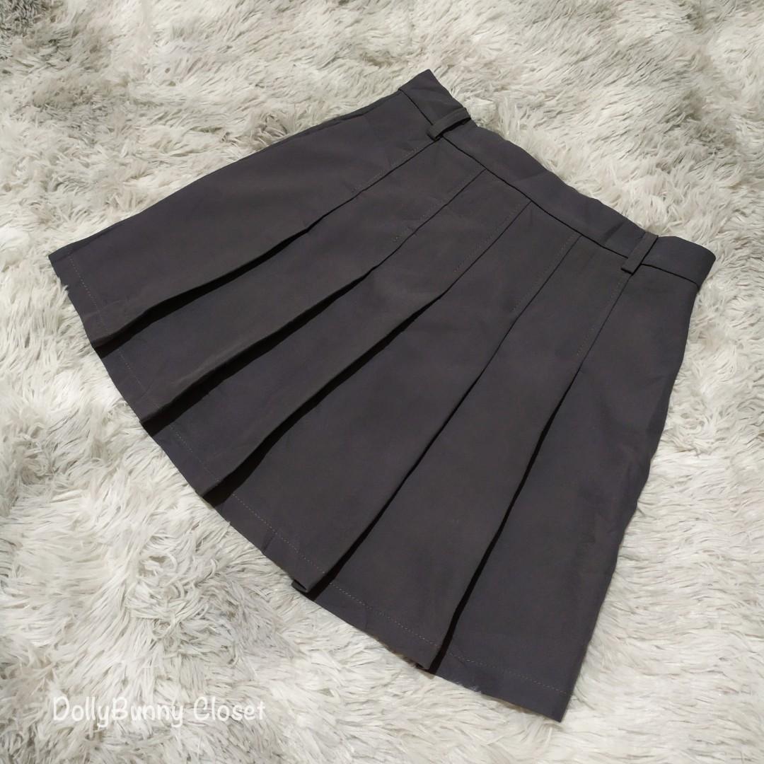 Korean Gray Pleated Skirt, Women's Fashion, Bottoms, Skirts on Carousell