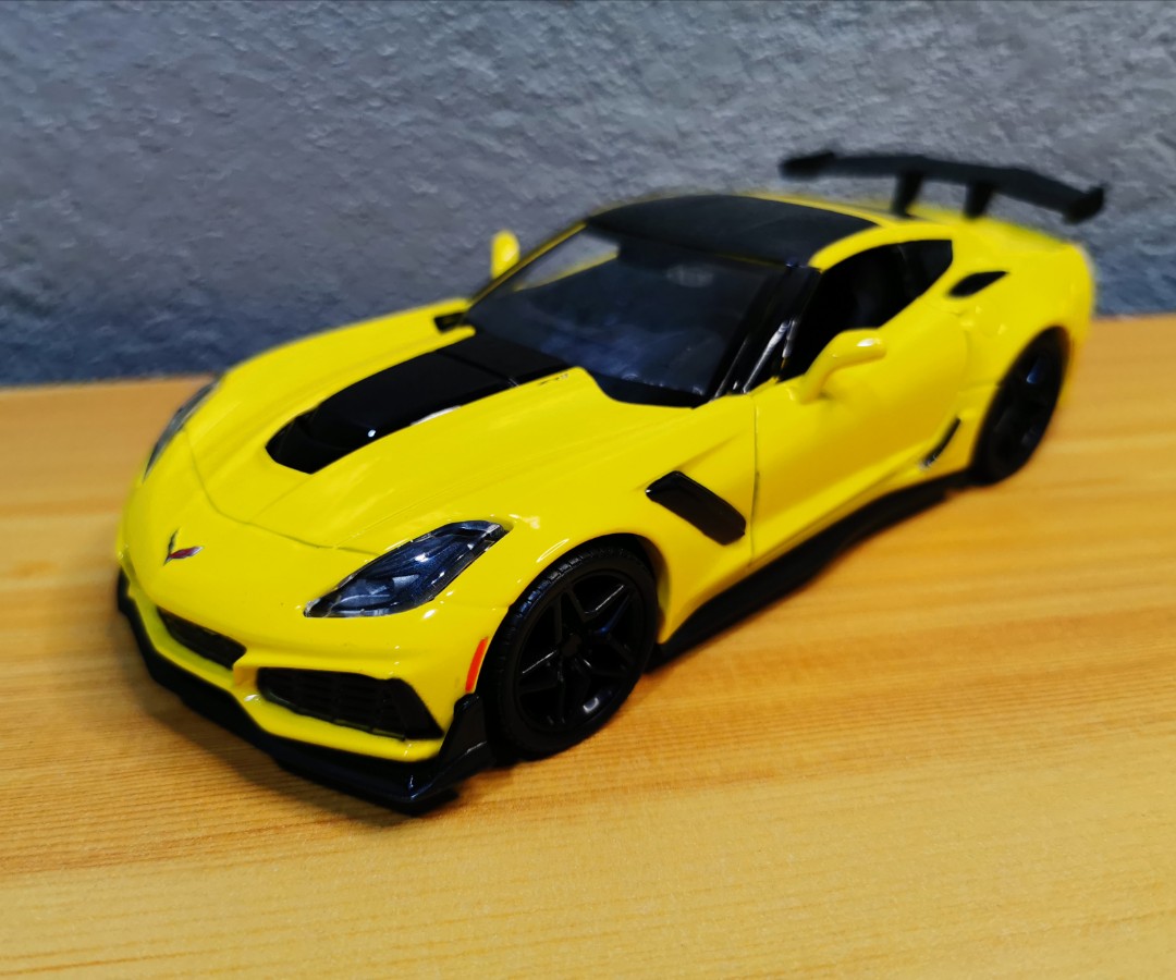 1/24 Chevrolet Corvette ZR1 Diecast Scale Model Toy Car Color Yellow ...
