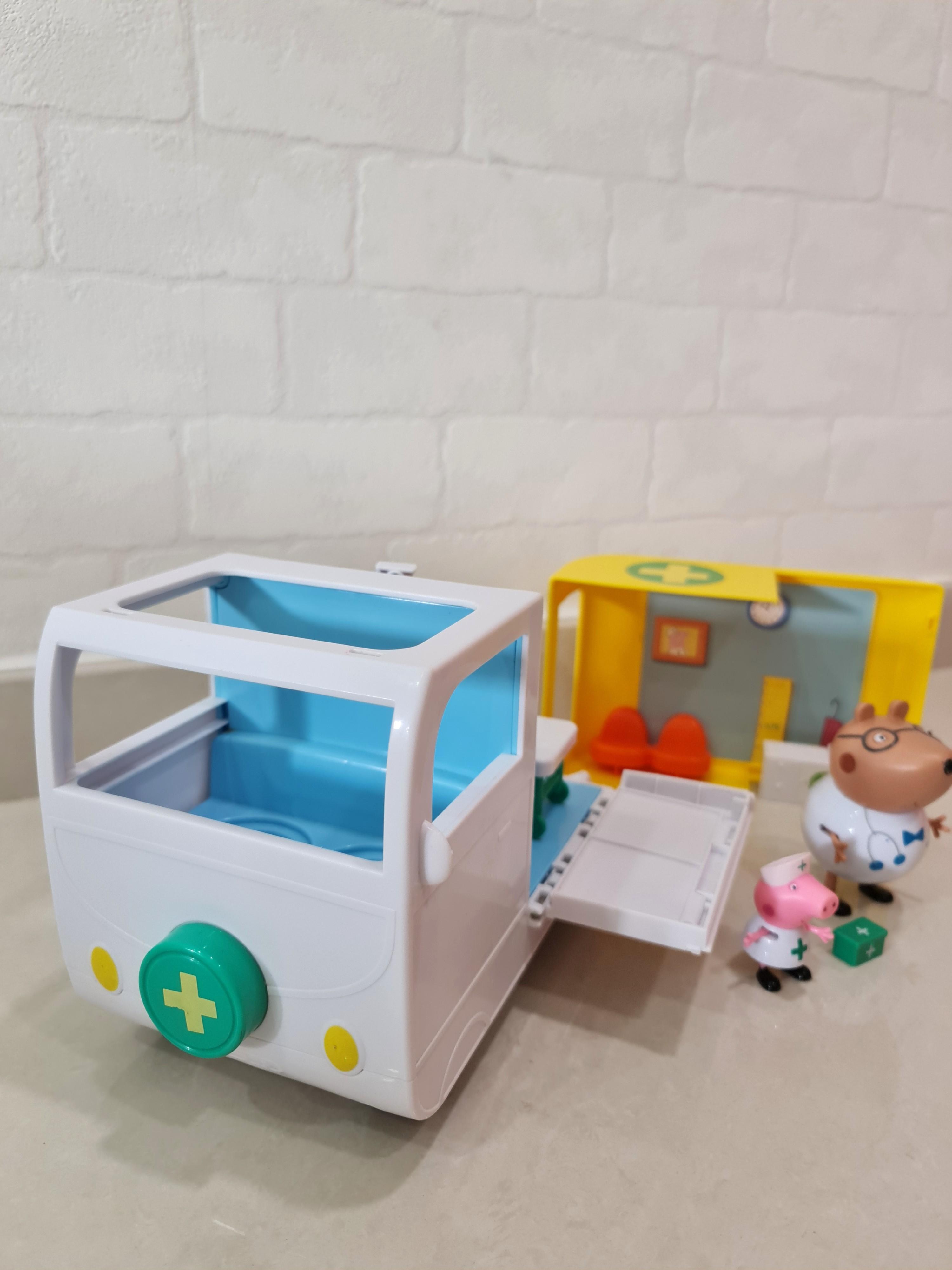 Peppa Pig Medic Ambulance, Hobbies & Toys, Toys & Games on Carousell
