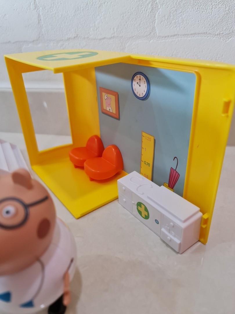Peppa Pig Medic Ambulance, Hobbies & Toys, Toys & Games on Carousell