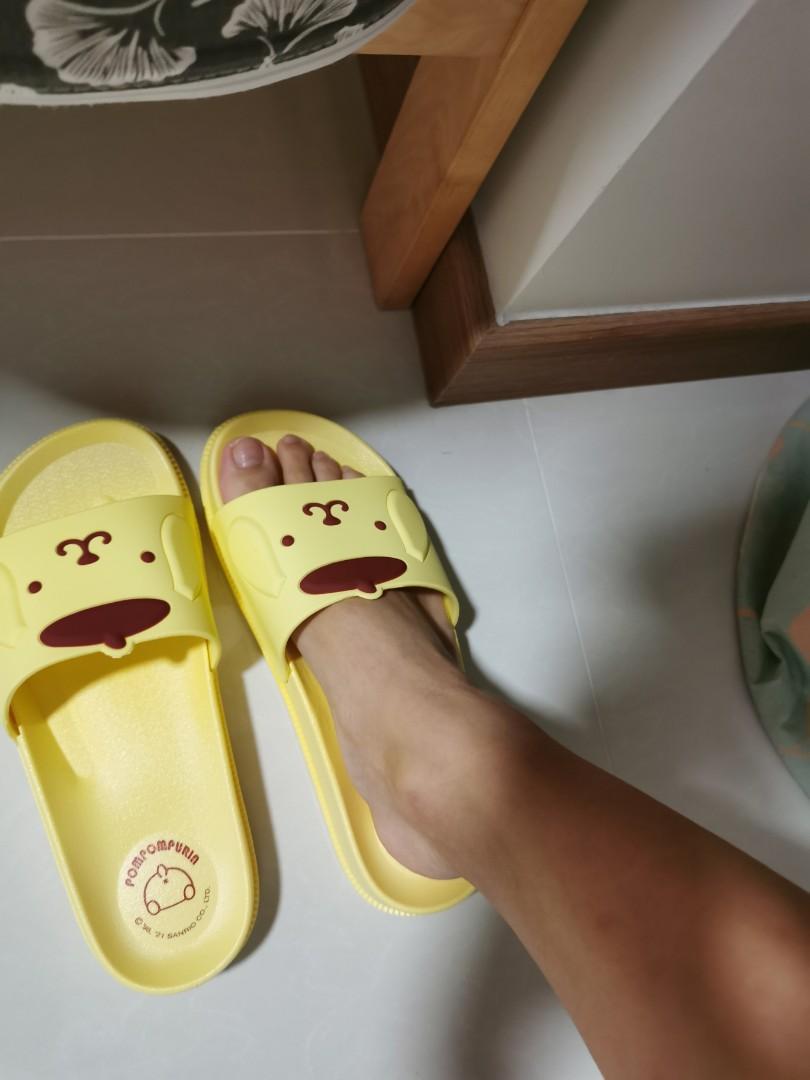 Pompompurin Slippers Sanrio, Women's Fashion, Footwear, Flipflops and ...