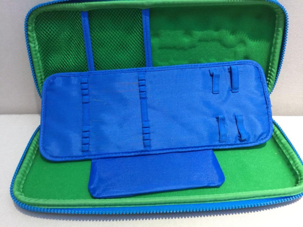 Smiggle Hard Case, Hobbies & Toys, Travel, Travel Essentials ...