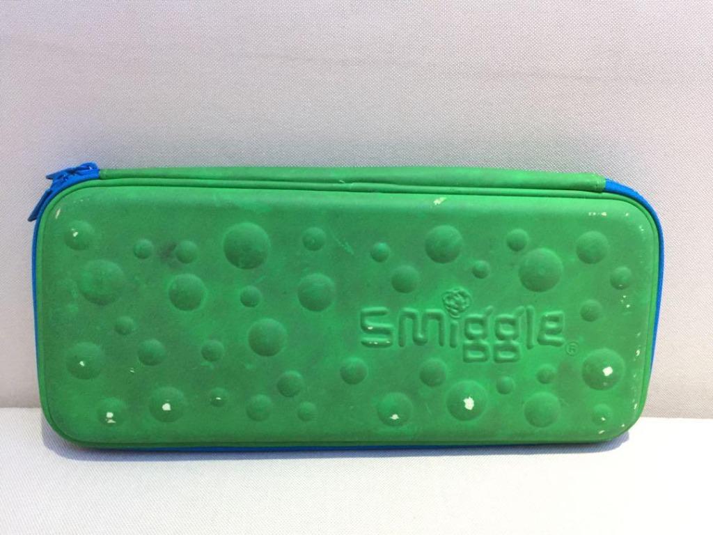Smiggle Hard Case, Hobbies & Toys, Travel, Travel Essentials ...