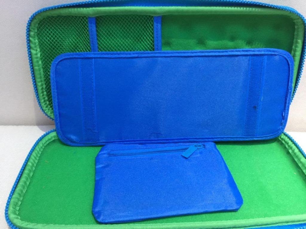 Smiggle Hard Case, Hobbies & Toys, Travel, Travel Essentials ...