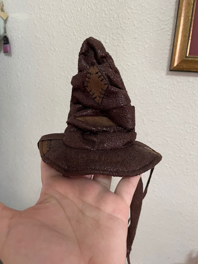 Universal Studios Harry Potter sorting hat mini, Hobbies & Toys ...