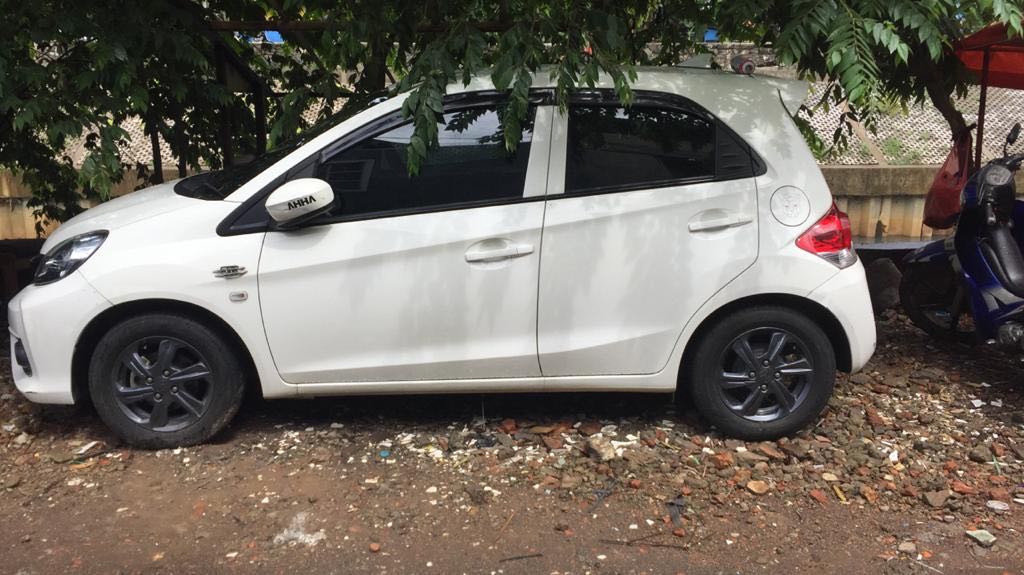 Honda Brio Putih Modifikasi